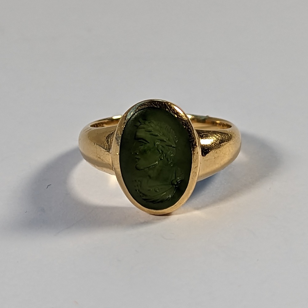 Used 18ct Gold Carved Green Stone Signet Ring Size Q - Own4Less